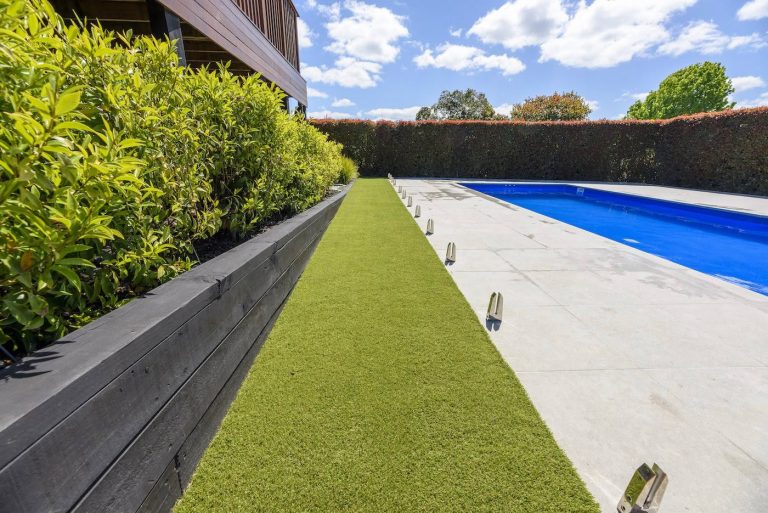 St Heliers poolside turf I Artificial Lawn I Teamturf